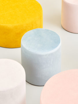 Hakola - On aika vapauttaa värit ja mennä kohti valoa.